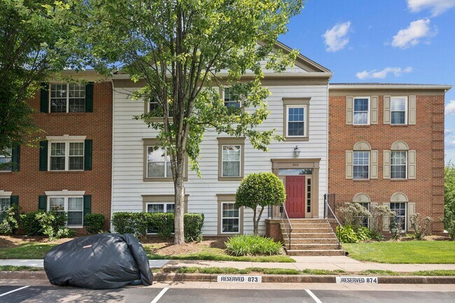 Set in the charming Hunters Square communi... Condo - Condo for Rent in ...