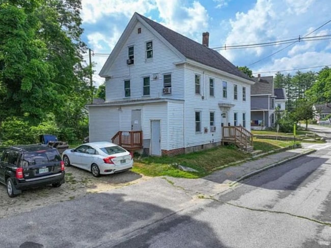 12 Church St Off-Campus Housing, Farmington, NH