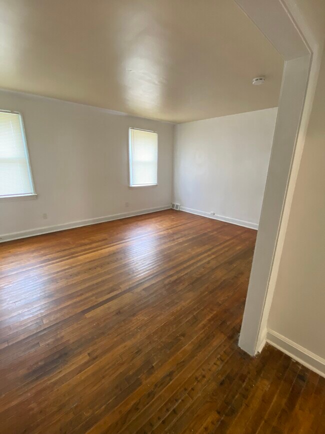 30 Elsmere Blvd Unit 30 elsmere blvd 2nd floor - Apartment for Rent ...