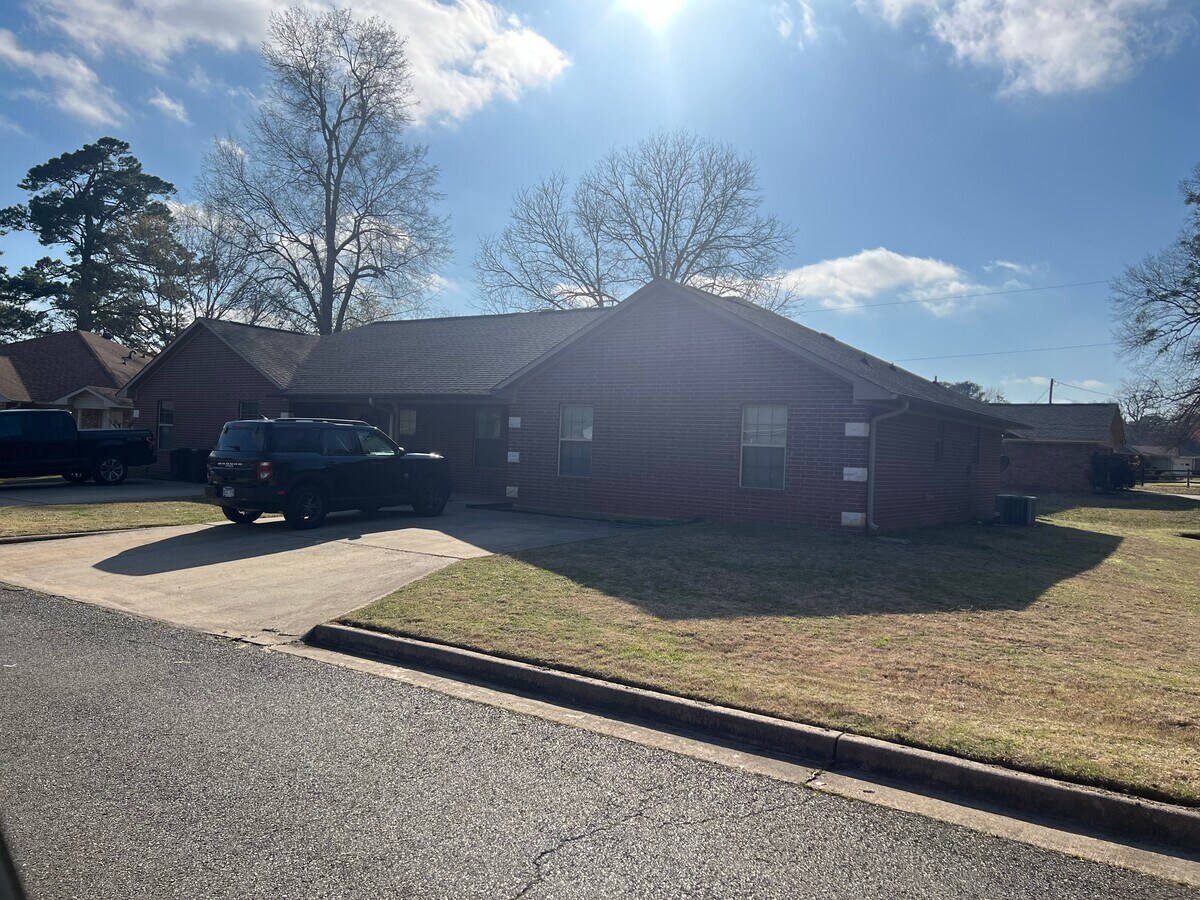 2310 Red Branch Dr - Townhome Rental in Texarkana AR | ForRent.com