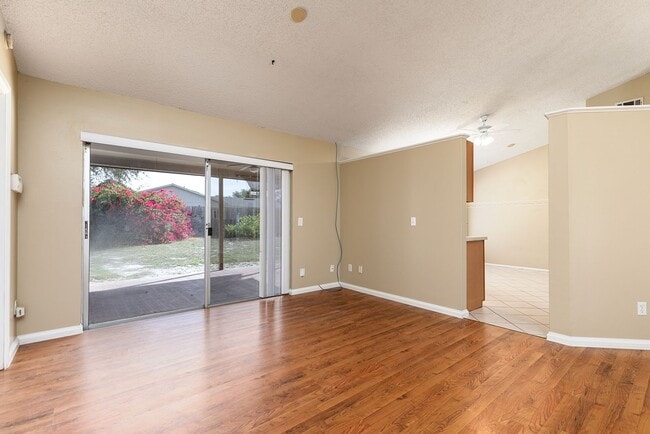 SUPER LOCATION FOR THIS 3/2 w 2 car garage home!! Off-Campus Housing ...