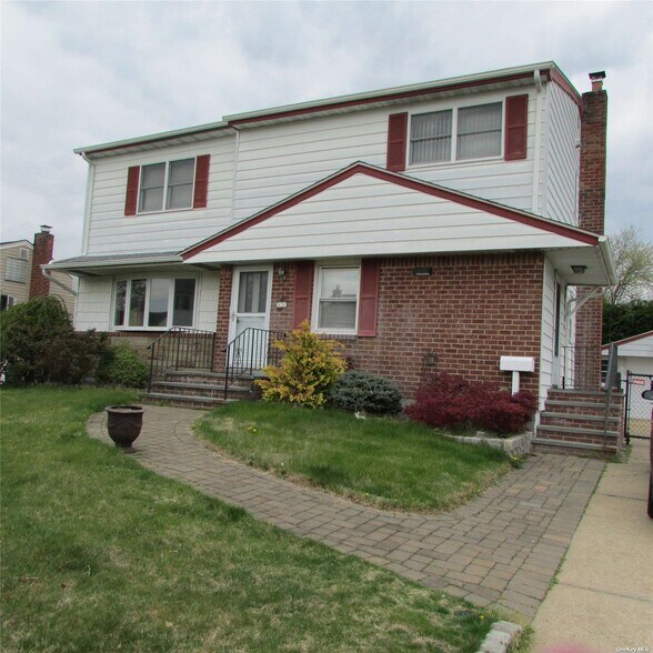 House For Rent In Hicksville
