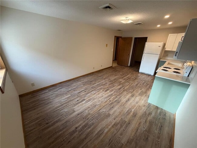 314 5th St SW Unit 2BD1BTH Off-Campus Housing, Willmar, MN
