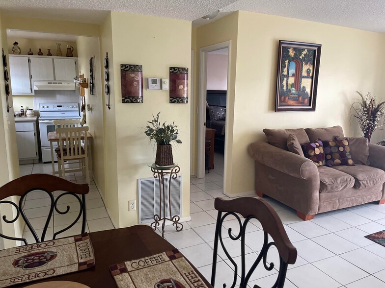 423 Lake Dora Dr - Condo for Rent in West Palm Beach, FL | ForRent.com