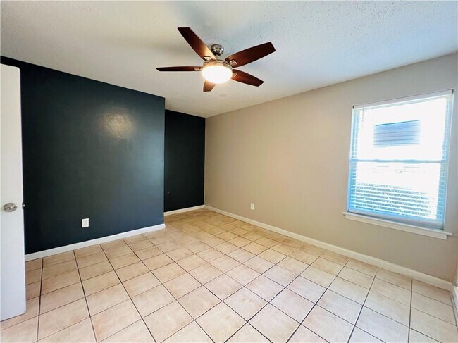 2024 Oak Park Ln Condominio - Decatur, GA | ForRent.com