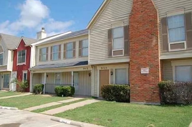 9423 Olde Towne Row - Condo for Rent in Dallas, TX | ForRent.com