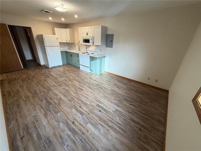 314 5th St SW Unit 2BD1BTH Off-Campus Housing, Willmar, MN