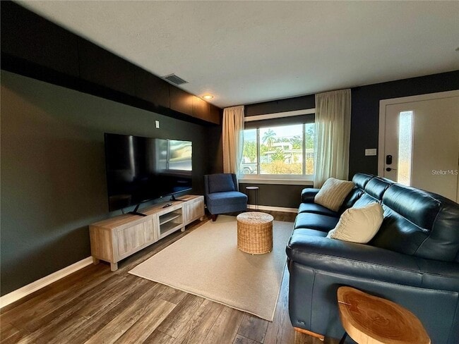 2126 Craft Ln Off-Campus Housing, Sarasota, FL