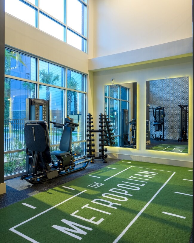 The Metropolitan Gainesville Apartments | University of Florida | Off ...