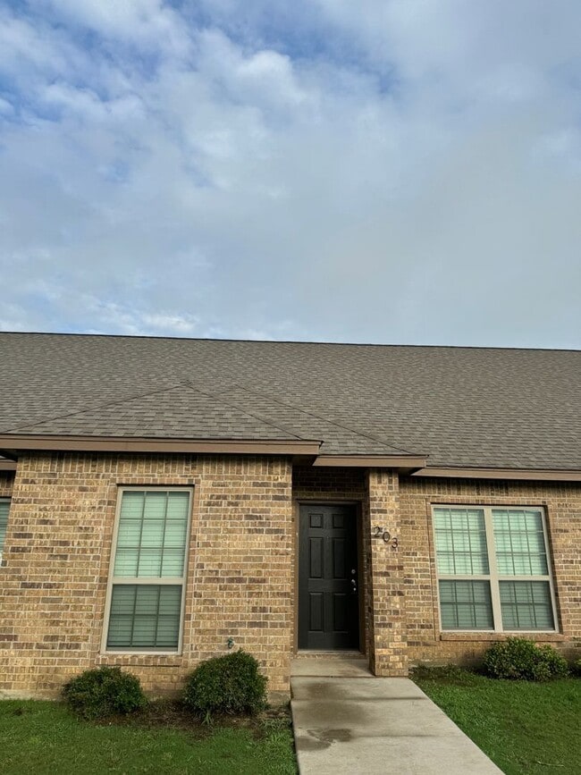 1097 Grindstone Rd - Townhome for Rent in Weatherford, TX | ForRent.com