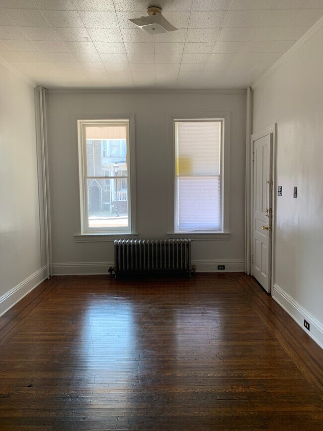 Video in Photos! York City SD-1st Floor ap... House - House Rental in ...