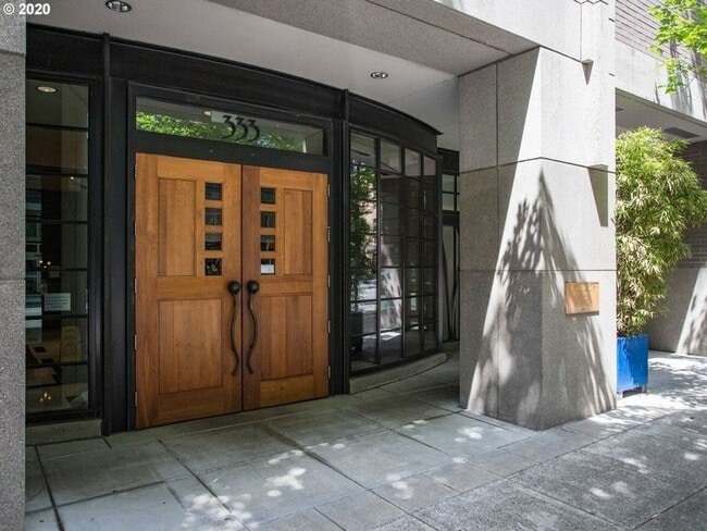 Elizabeth Tower Condo in the Pearl Unit 607 Off-Campus Housing ...