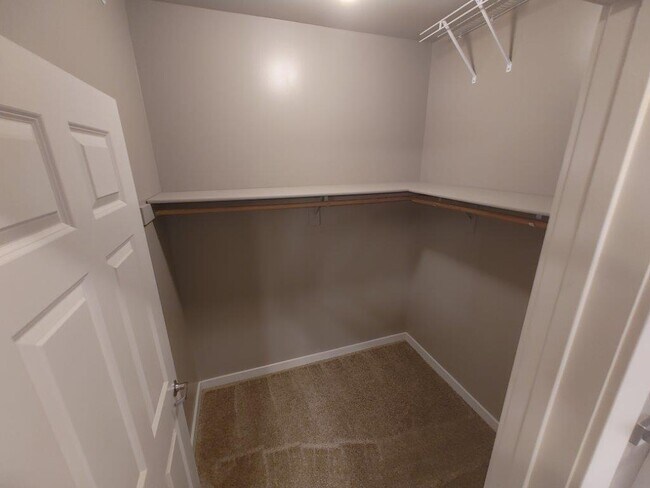 Shadow Lake Square Apartments - Papillion, NE | ForRent.com