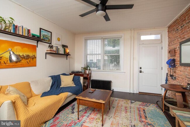 172 W Laurel St Townhome - Townhome Rental in Philadelphia PA | ForRent.com