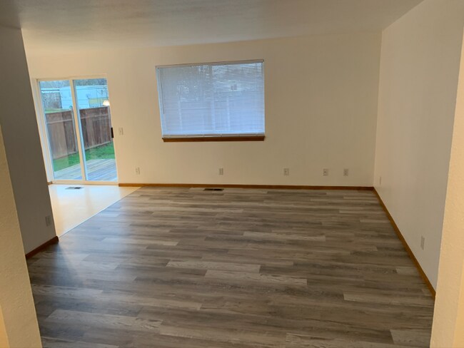 286 Art-Lott Ln Apartment - Creswell, OR | ForRent.com