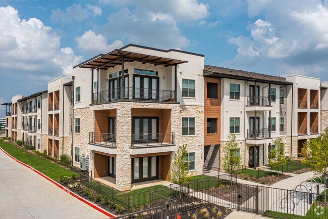 Hangar 19 Apartments For Rent in Fort Worth, TX | ForRent.com