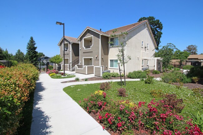 The Oaks at Hackberry Apartments - Sacramento, CA | ForRent.com