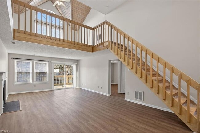 901 Gas Light Ln Off-Campus Housing, Virginia Beach, VA