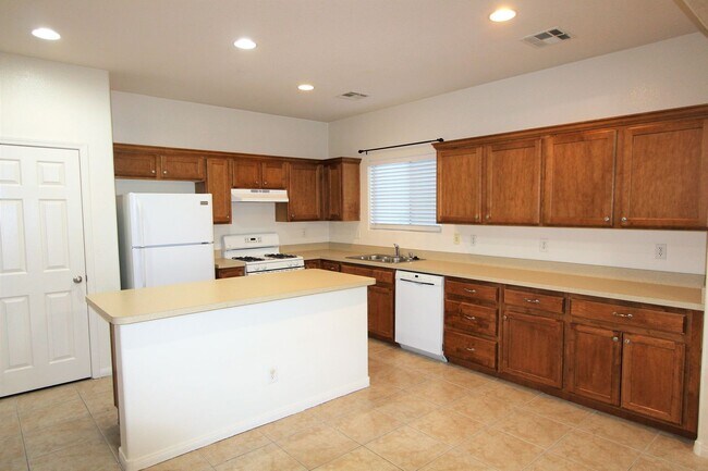 Well maintained home with open floorplan i... - House Rental in Las ...