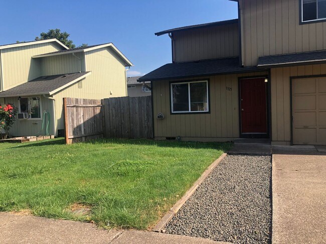 Updated 3 bedroom 1.5 bathroom duplex! - House Rental in Springfield ...