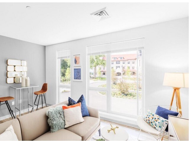 Suffolk University | Off-Campus Housing Search
