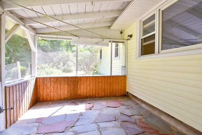 North Colonie School District 4 Bedrooms 1... Rental - House Rental in ...