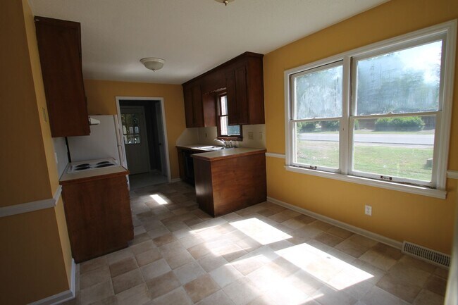 Exclusively Offered by Muse Realty, LLC House - House Rental in Rock ...