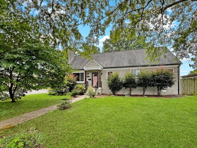 HALF-OFF APPLICATION FEES! Charming One-St... - House Rental in ...