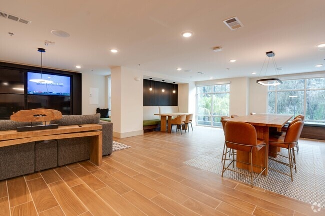 The Metropolitan Gainesville Apartments | University of Florida | Off ...