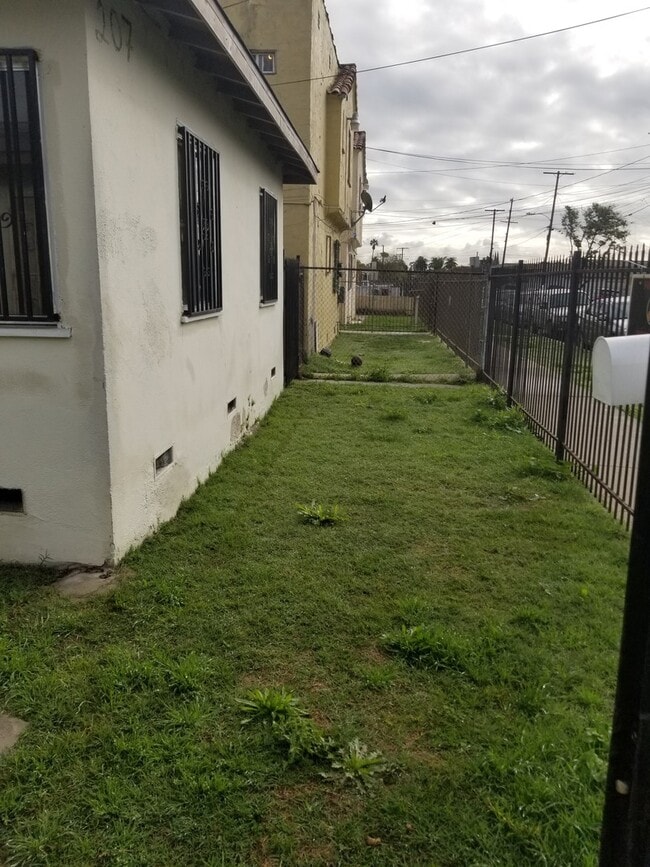 Cozy 1 bed one Bath unit House - House Rental in Compton, CA | ForRent.com