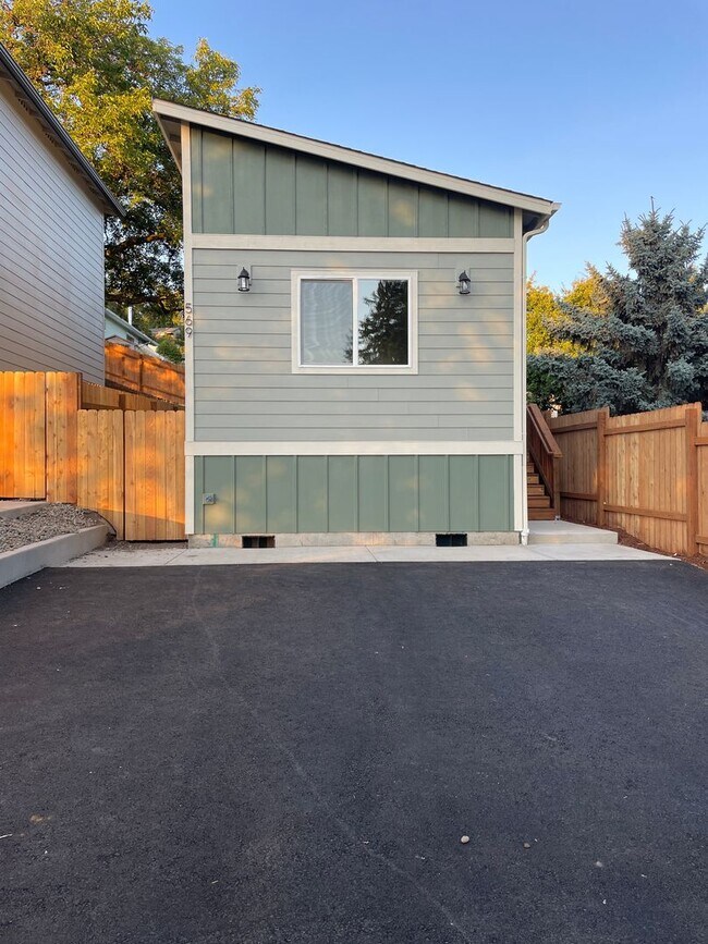 Brand new 2024 Kalama Home with Modern des... - House Rental in Kalama ...