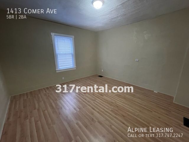 HUGE garage/workshop combo (has working el... - House Rental in ...