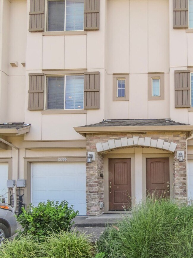 Beautiful Town Home~ Luxury Style~ Clubhou... Townhome - Townhome ...