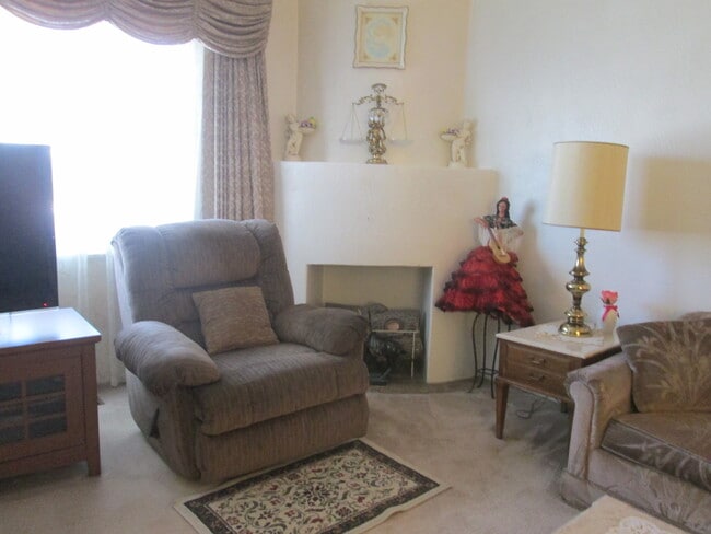 UNM LAW SCHOOL NORTH CAMPUS 3 Bedroom 2 Bath with Garage Off-Campus ...