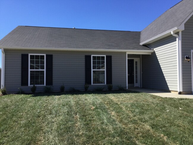 4 Bed 2 bath in Riverstone Community!! - House Rental in Fletcher, NC ...