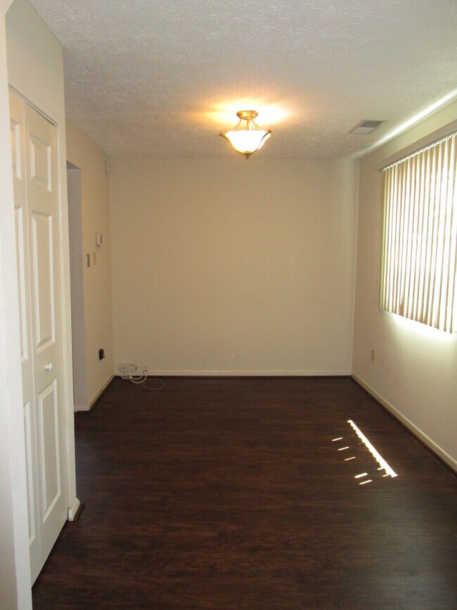 Gorgeous 3 BR/1.5 BA EOG Townhome in Pasad... - House Rental in ...