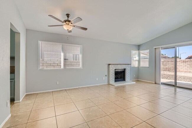 Single Story Upgraded Home in Spring Valley! - Casas en Alquiler - Las ...