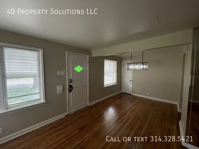 Homey 2-BR Abode at 1901 N Hanley Rd, St. ... - House Rental in St ...