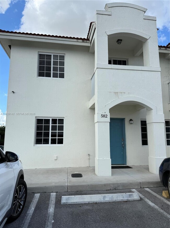 582 SW 2nd Pl Off-Campus Housing, Homestead, FL