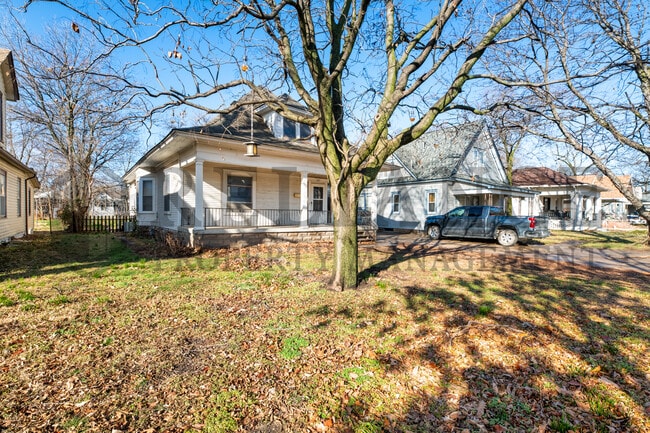 221 S Glenn St Off-Campus Housing, Wichita, KS