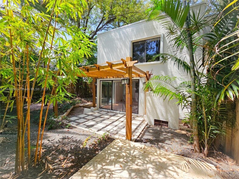 2989 Bridgeport Ave Off-Campus Housing, Miami, FL