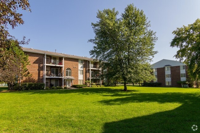 Mallard Ridge Apartments - Lindenhurst, IL | ForRent.com