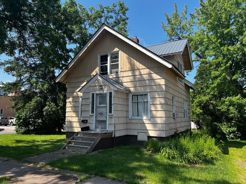 1111 Ave F Unit Lower - Apartment for Rent | Cloquet, MN | Starting at ...