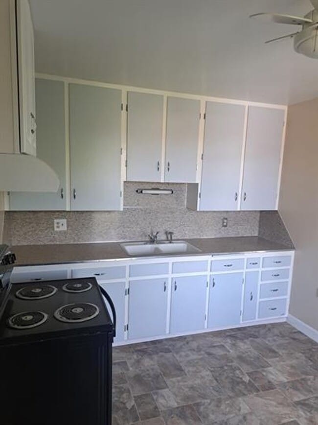 L987 Unit 04 Off-Campus Housing, Spokane, WA