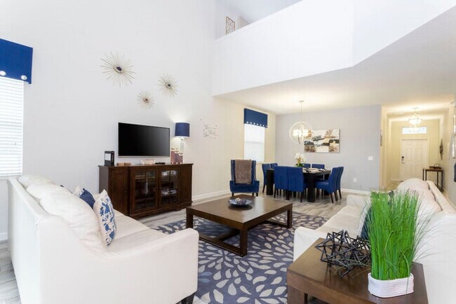 Elegant Blue Moon House - TOP Stay 10 Minu... - House Rental in ...