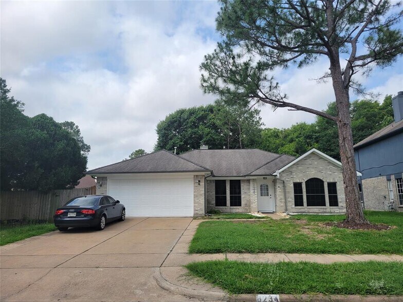 8234 Squires Pl Dr - House for Rent in Houston, TX | ForRent.com