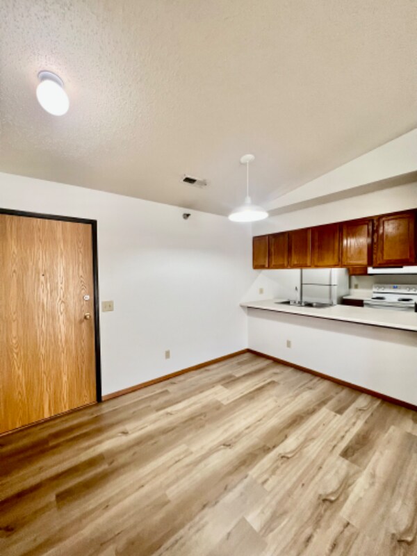 4601 E 26th St Apartment Unit 3rd Floor/Vaulted Ceilings - Sioux Falls ...