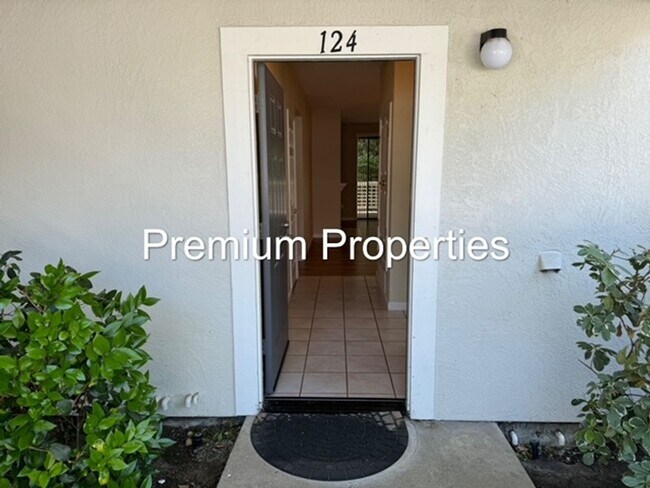 Beautiful single level condo, lower level ... Unit 124 - Condo for Rent ...