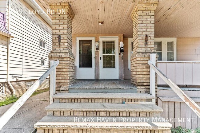 3549 Lloyd Rd DN, Cleveland -Spacious 2 be... Townhome - Townhome ...