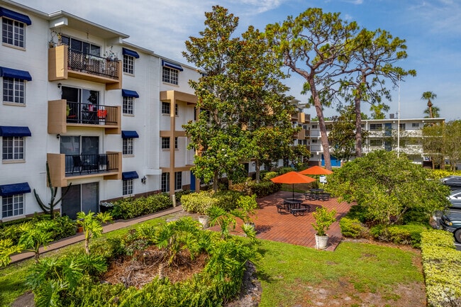 Nautica Apartments - Saint Petersburg, FL | ForRent.com